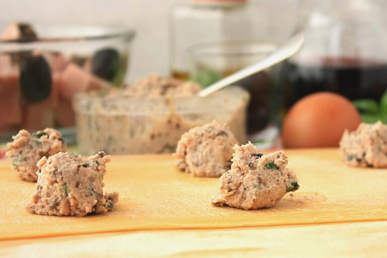 Domaći ravioli punjeni mortadelom