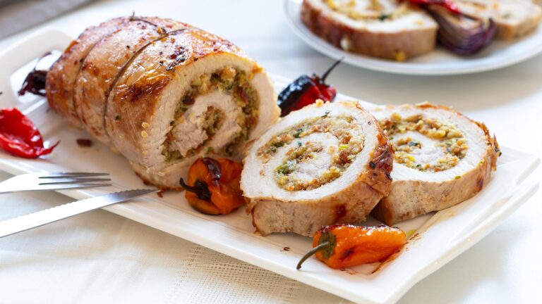 Rolano pečenje punjeno čvarcima i kruhom