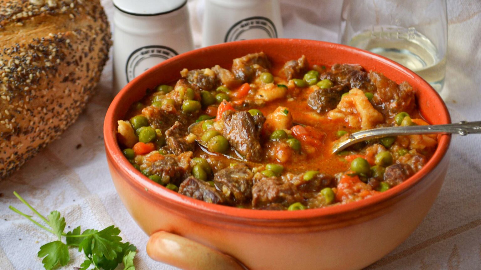 Kako napraviti junetinu s graškom i noklicama