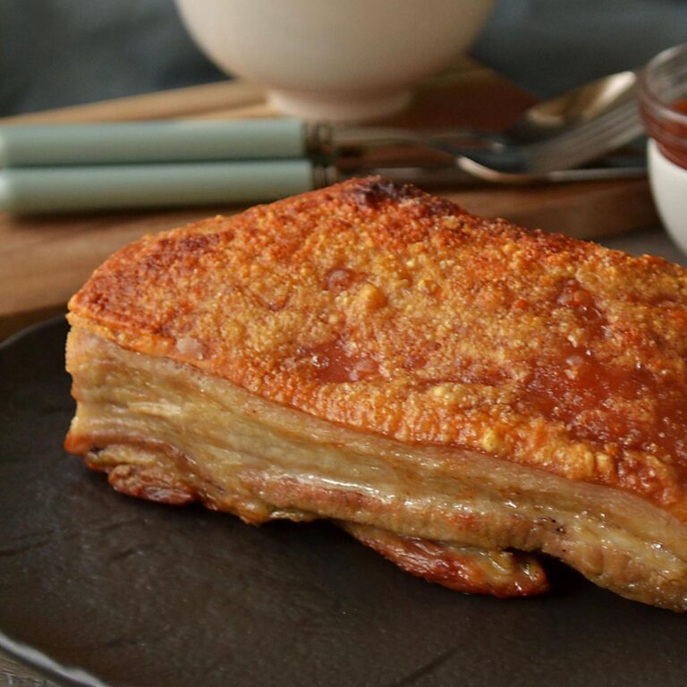 Hrskavo carsko meso na 'riži' od cvjetače i brokule