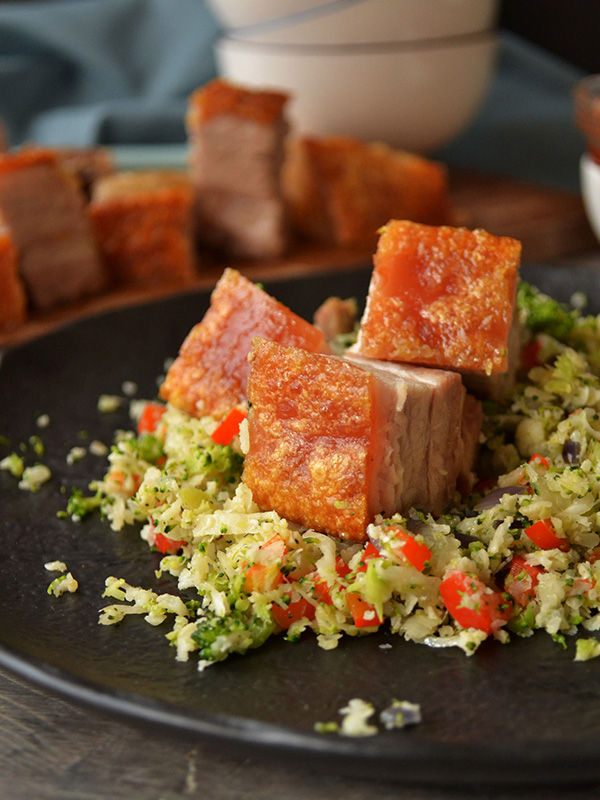 Hrskavo carsko meso na 'riži' od cvjetače i brokule