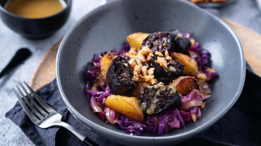 VIDEO: Krvavice na toploj zimskoj salati