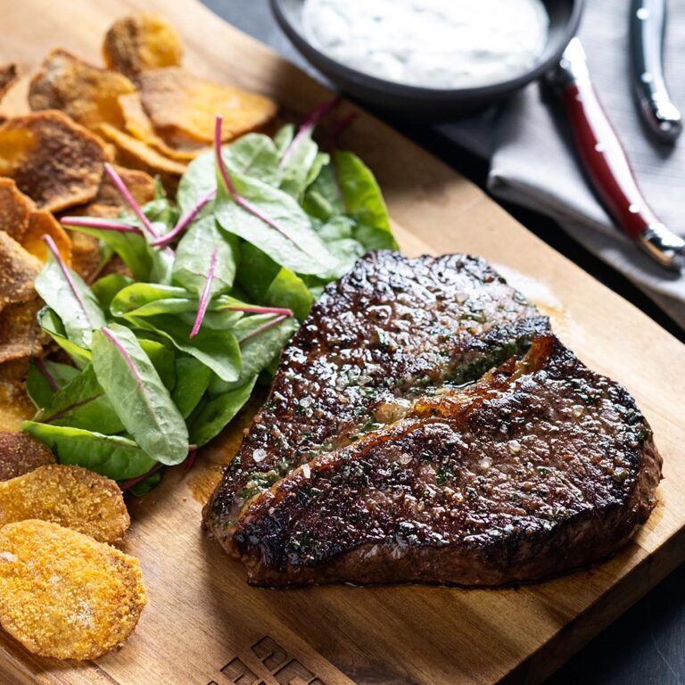 Heart steak s čipsom od krumpira i umakom
