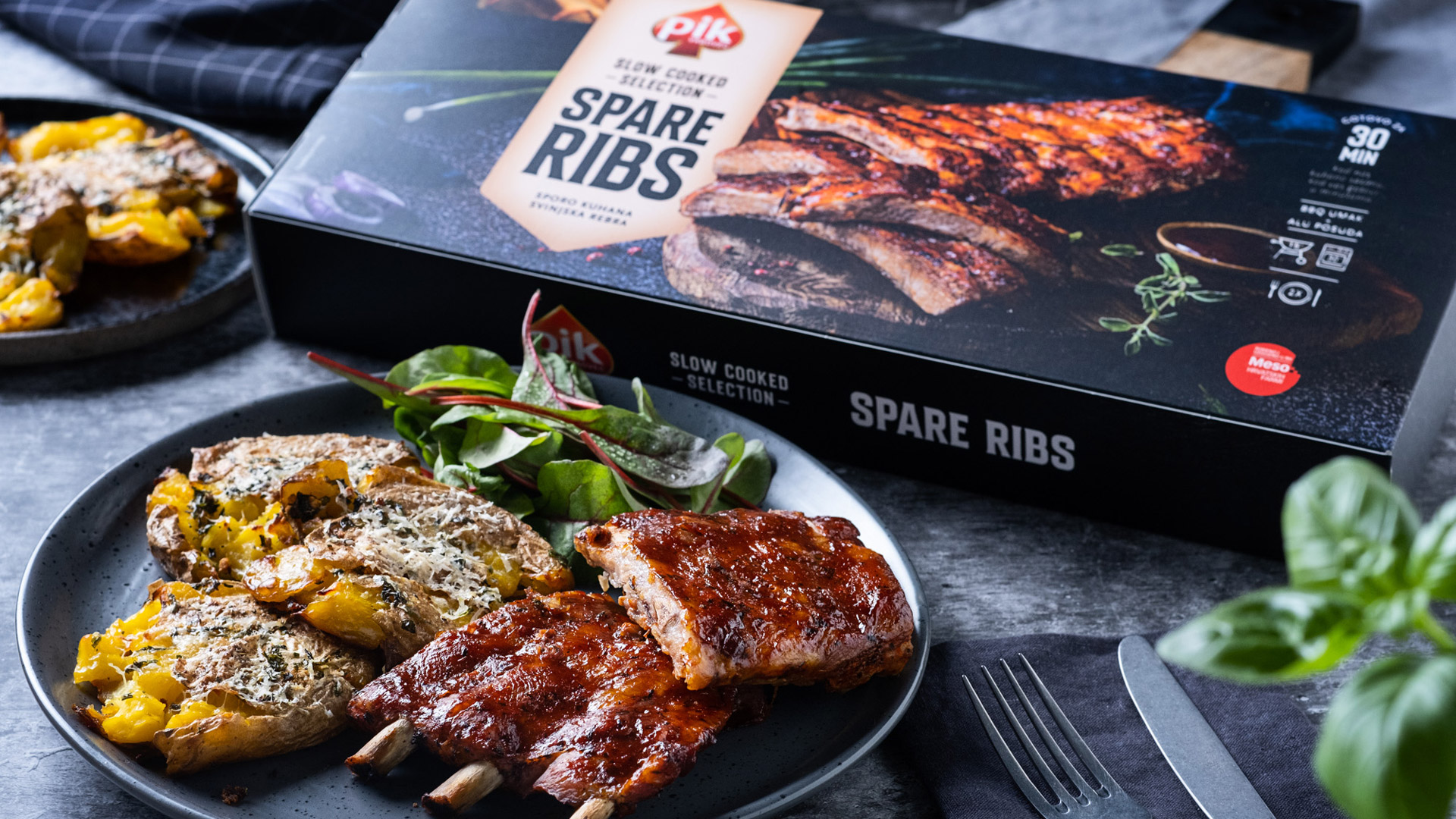 VIDEO: Mekana svinjska rebra s hrskavim krumpirima