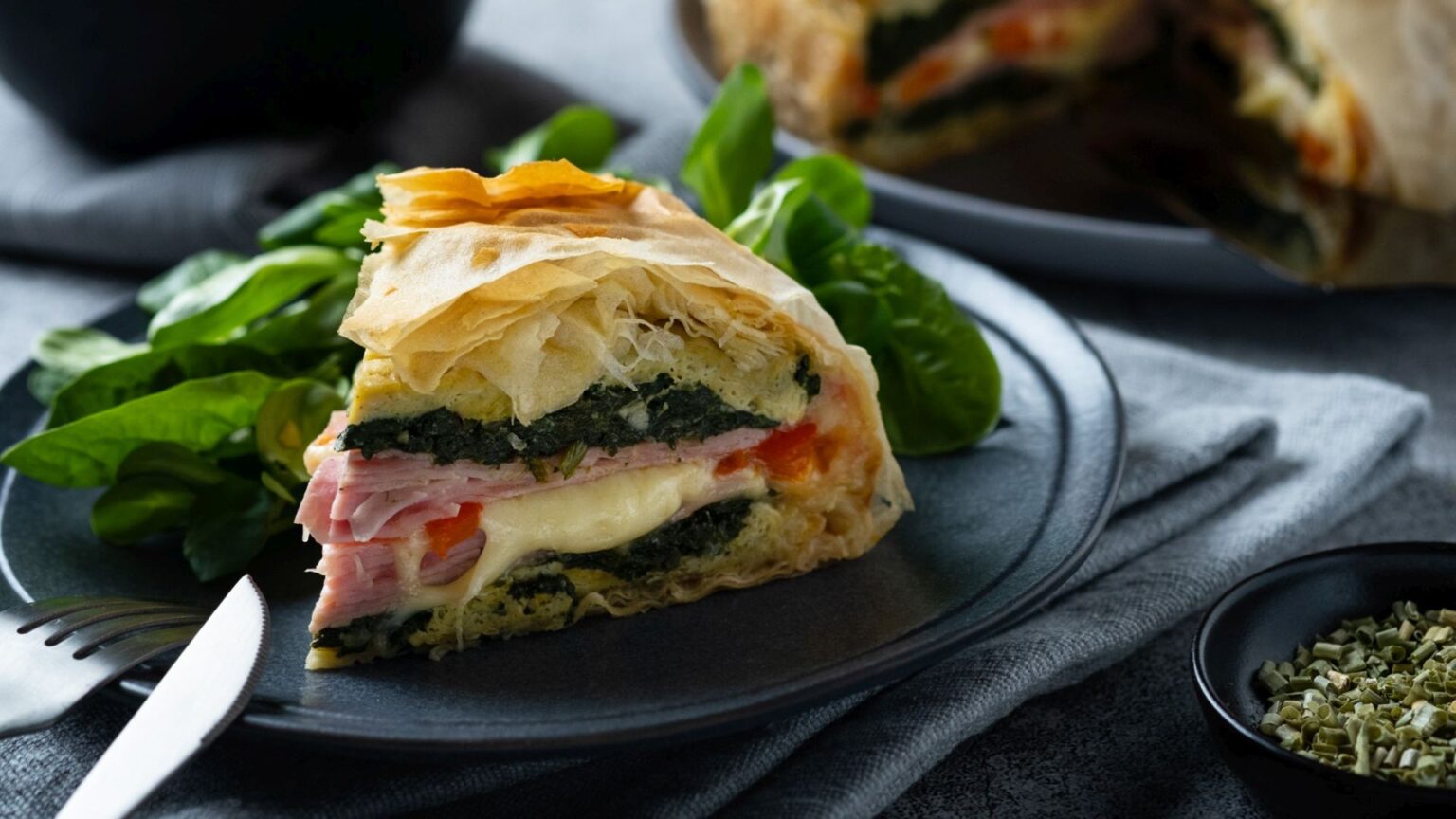 Slana torta sa šunkom, sirom i špinatom - Volim meso